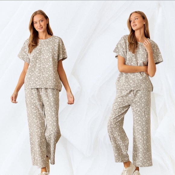 Polagram | Tops | Polagram Twopiece Set Floral Top And Wideleg Pants ...